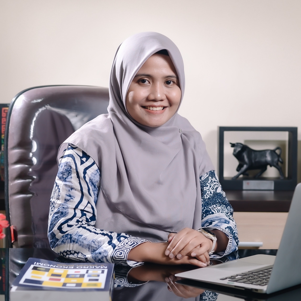 Tri Lestari Wahyuning Utami - Fakultas Bisnis dan Ekonomika UII